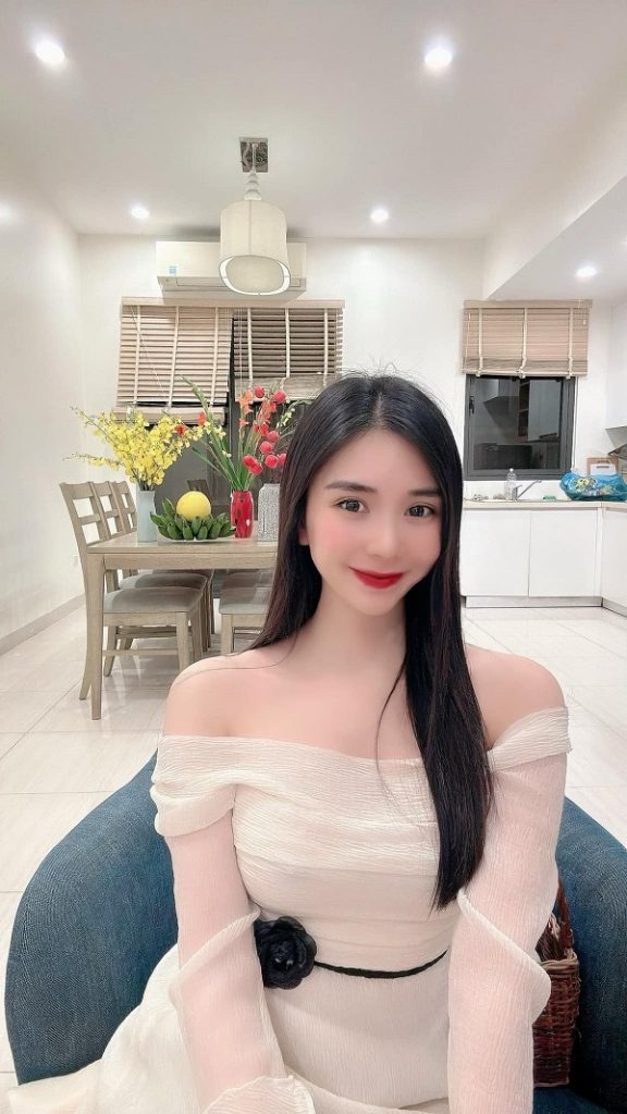 120+ Ảnh diễn viên Thanh Bi bikini khoe đường cong nuột nà